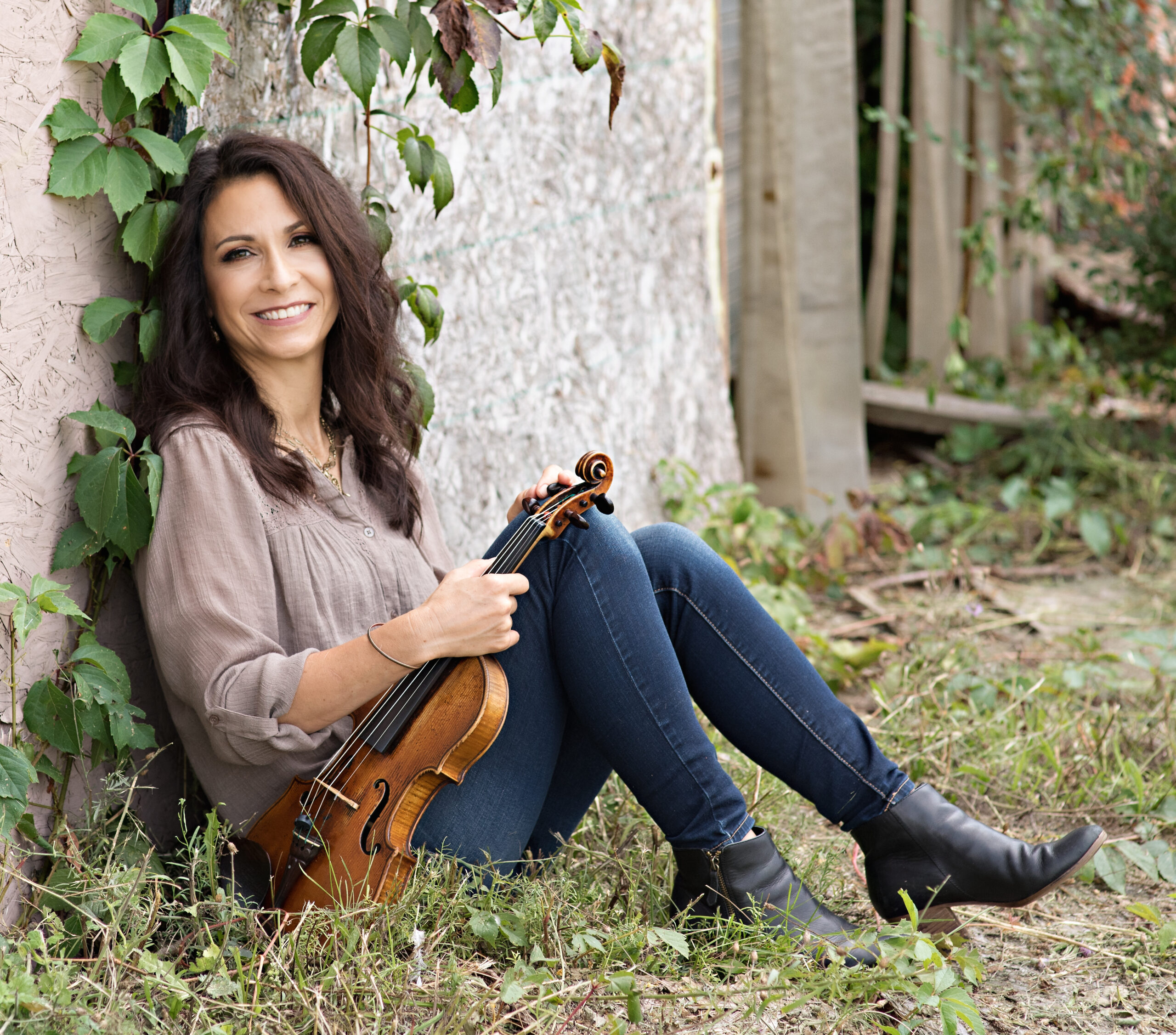 Jean Watson Releases New Christmas Album 'Behold: Carols Of Worship ...